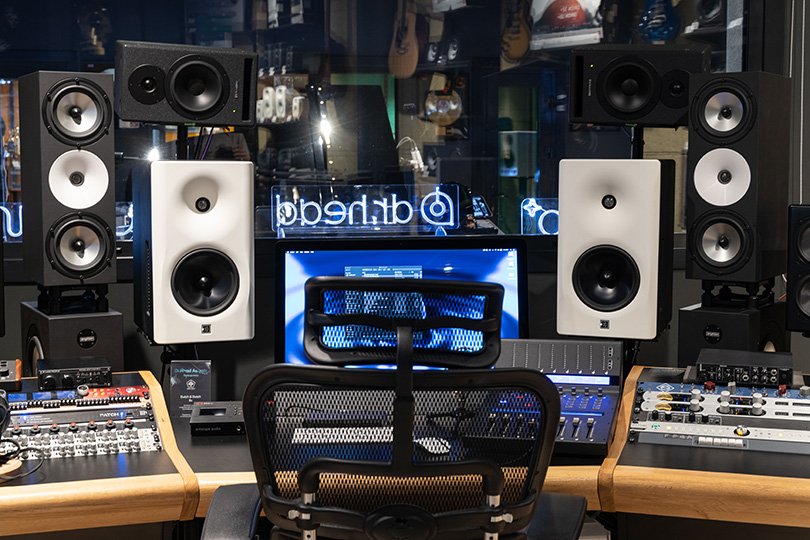 Студийные мониторы Amphion: качественный звук прямо с порога!